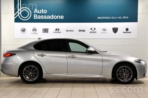 Alfa Romeo Giulia 2021 in Riga, with an engine capacity of 2.00 L and mileage of 101 thousand km for 19990 €, photo 5 on AUTOMOTO.COM.LV