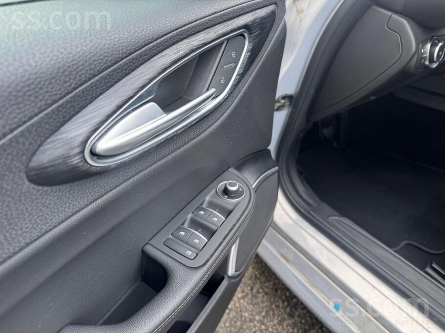 Alfa Romeo Giulia 2021 Rīga, ar dzinēja tilpumu 2.00 L un nobraukumu 42 tūkst. km par 21900 €, foto 12 vietnē AUTOMOTO.COM.LV