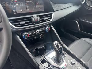 Alfa Romeo Giulia 2021 Rīga, ar dzinēja tilpumu 2.00 L un nobraukumu 42 tūkst. km par 21900 €, foto 24 vietnē AUTOMOTO.COM.LV