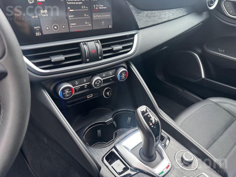 Alfa Romeo Giulia 2021 Rīga, ar dzinēja tilpumu 2.00 L un nobraukumu 42 tūkst. km par 21900 €, foto 24 vietnē AUTOMOTO.COM.LV
