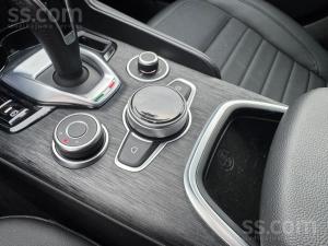 Alfa Romeo Giulia 2021 Rīga, ar dzinēja tilpumu 2.00 L un nobraukumu 42 tūkst. km par 21900 €, foto 26 vietnē AUTOMOTO.COM.LV