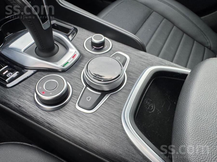 Alfa Romeo Giulia 2021 Rīga, ar dzinēja tilpumu 2.00 L un nobraukumu 42 tūkst. km par 21900 €, foto 26 vietnē AUTOMOTO.COM.LV