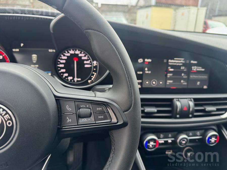 Alfa Romeo Giulia 2021 Rīga, ar dzinēja tilpumu 2.00 L un nobraukumu 42 tūkst. km par 21900 €, foto 27 vietnē AUTOMOTO.COM.LV