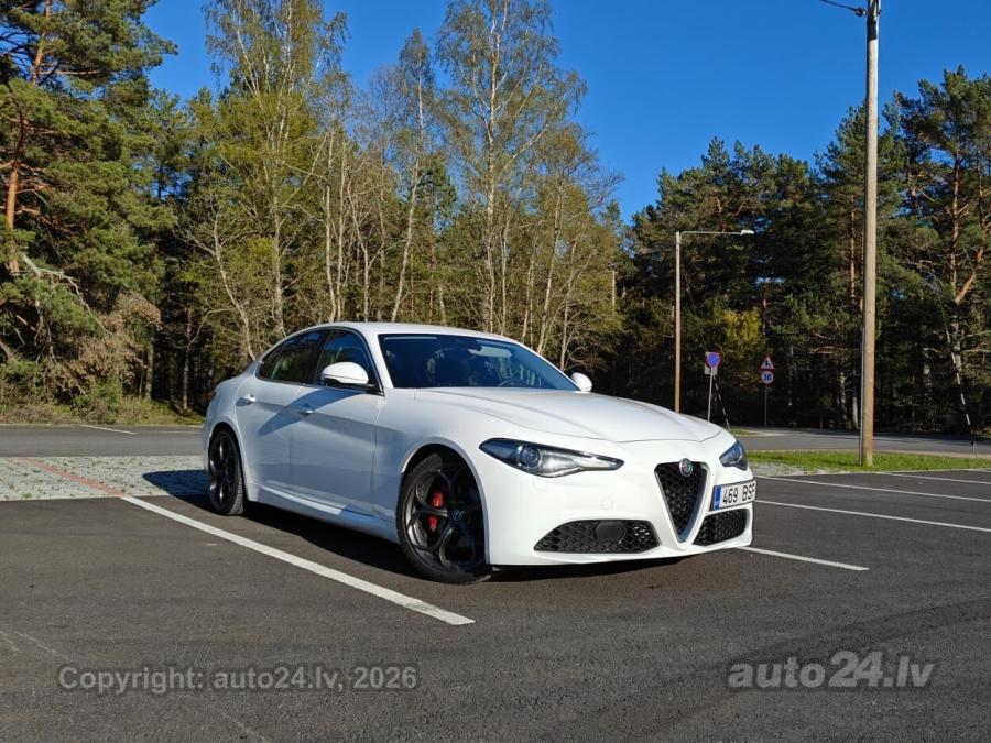 Balts Alfa Romeo Giulia 2016 Tallina, ar dzinēja tilpumu 2.10 L un nobraukumu 115 tūkst. km par 15999 €, foto 1 vietnē AUTOMOTO.COM.LV