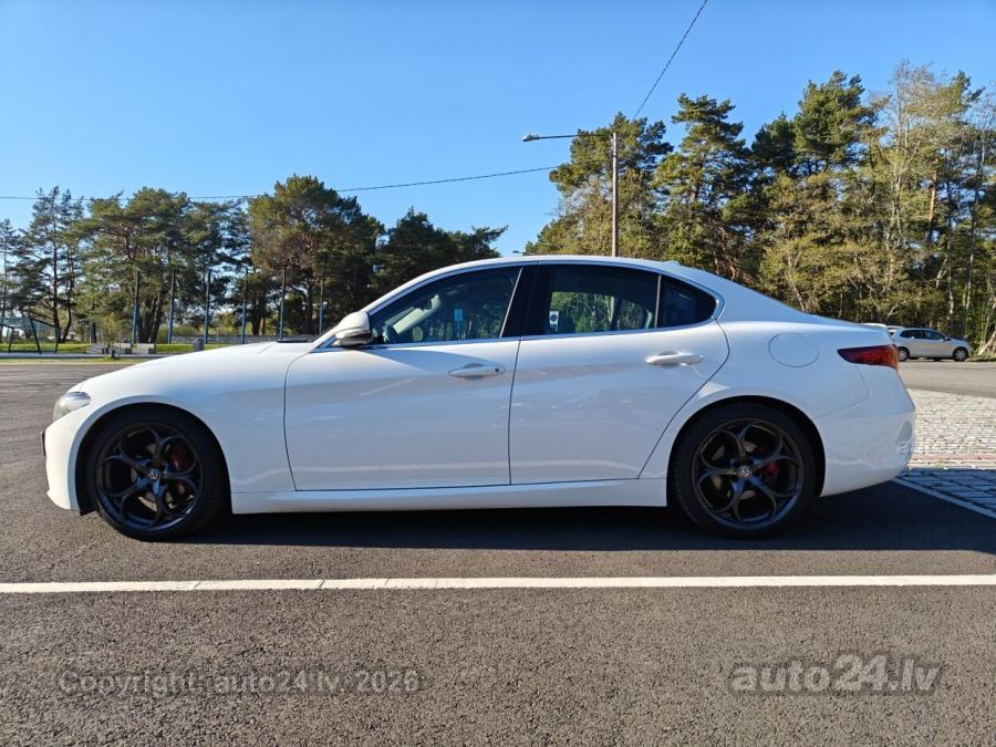 Balts Alfa Romeo Giulia 2016 Tallina, ar dzinēja tilpumu 2.10 L un nobraukumu 115 tūkst. km par 15999 €, foto 6 vietnē AUTOMOTO.COM.LV