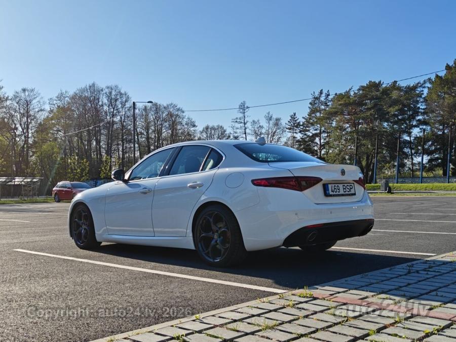 Balts Alfa Romeo Giulia 2016 Tallina, ar dzinēja tilpumu 2.10 L un nobraukumu 115 tūkst. km par 15999 €, foto 8 vietnē AUTOMOTO.COM.LV