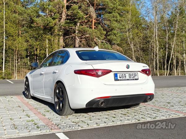 White Alfa Romeo Giulia 2016 in Tallinn, with an engine capacity of 2.10 L and mileage of 115 thousand km for 15999 €, photo 9 on AUTOMOTO.COM.LV
