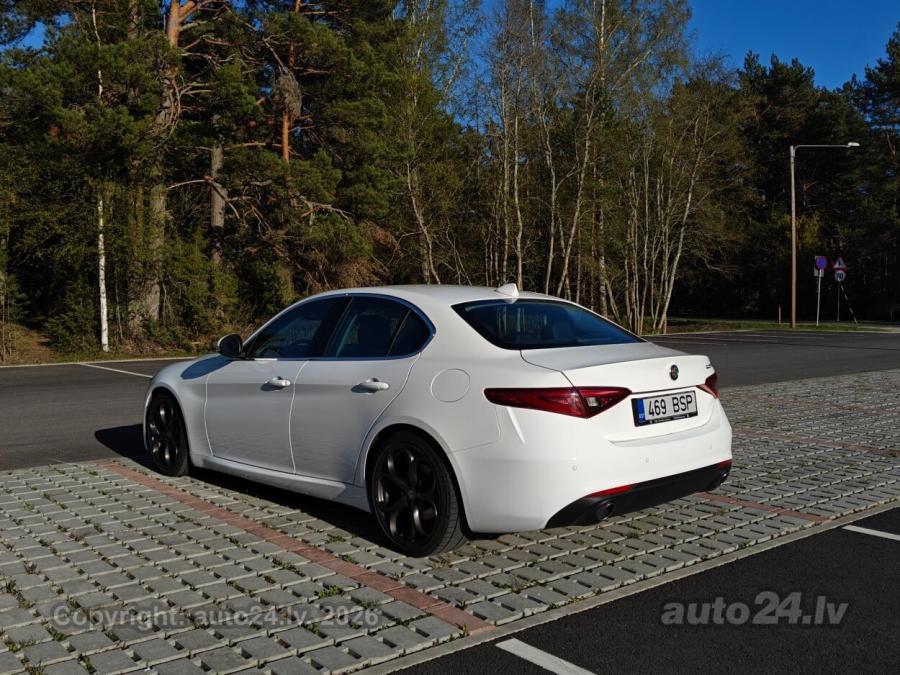 Balts Alfa Romeo Giulia 2016 Tallina, ar dzinēja tilpumu 2.10 L un nobraukumu 115 tūkst. km par 15999 €, foto 11 vietnē AUTOMOTO.COM.LV