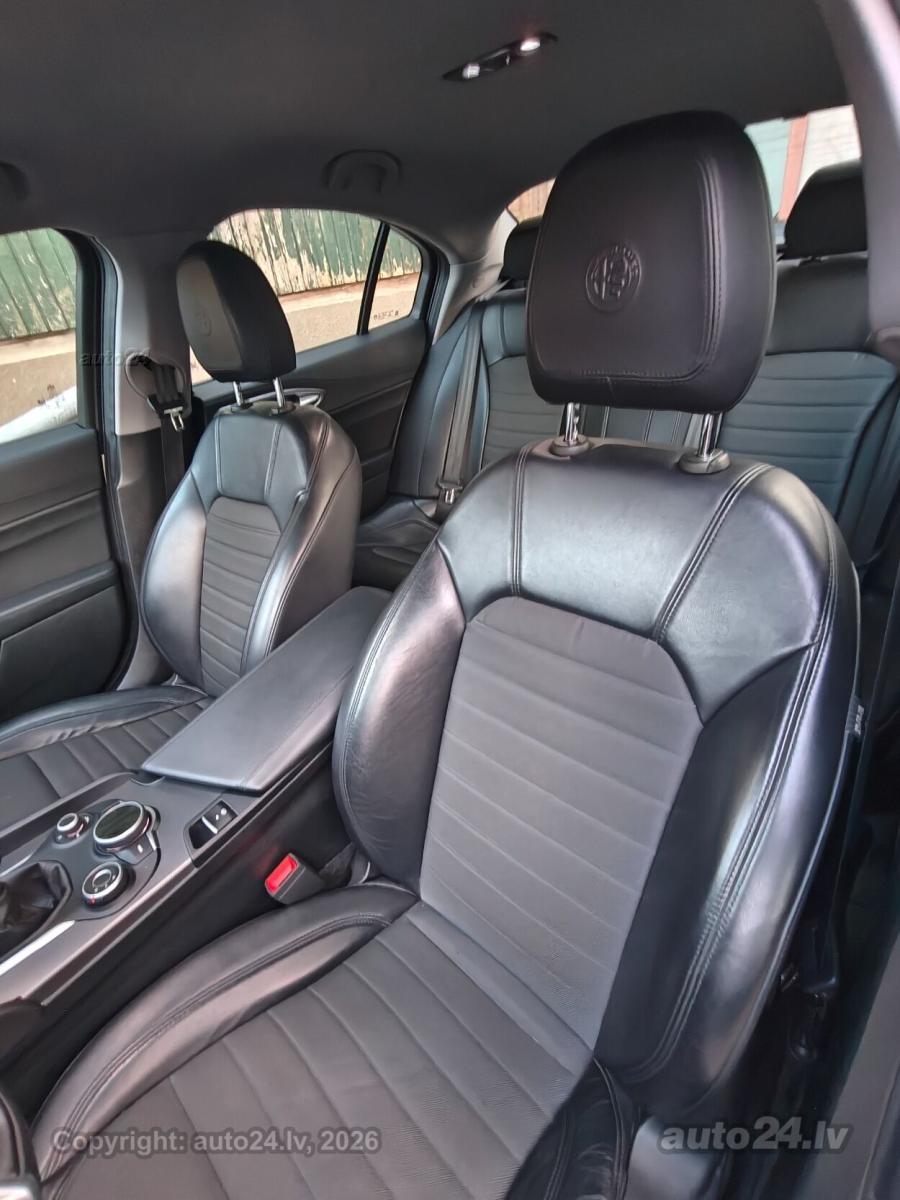 Balts Alfa Romeo Giulia 2016 Tallina, ar dzinēja tilpumu 2.10 L un nobraukumu 115 tūkst. km par 15999 €, foto 13 vietnē AUTOMOTO.COM.LV