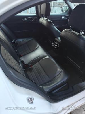 Balts Alfa Romeo Giulia 2016 Tallina, ar dzinēja tilpumu 2.10 L un nobraukumu 115 tūkst. km par 15999 €, foto 14 vietnē AUTOMOTO.COM.LV
