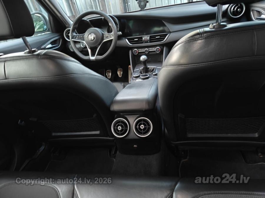 Balts Alfa Romeo Giulia 2016 Tallina, ar dzinēja tilpumu 2.10 L un nobraukumu 115 tūkst. km par 15999 €, foto 15 vietnē AUTOMOTO.COM.LV