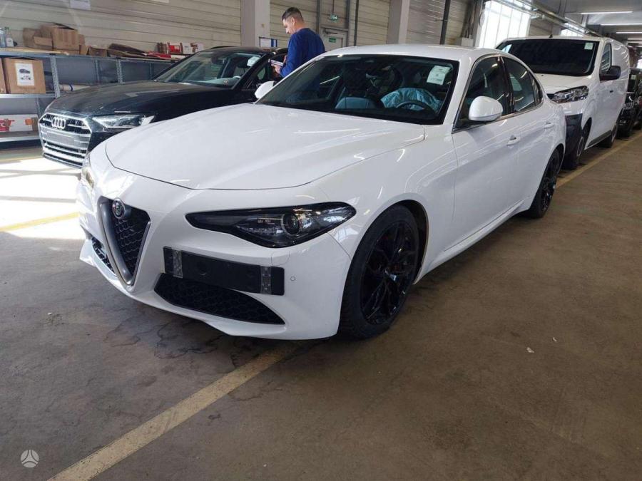 Balts Alfa Romeo Giulia 2016 Kauņa, ar dzinēja tilpumu 2.14 L un nobraukumu 95 tūkst. km par 12550 €, foto 1 vietnē AUTOMOTO.COM.LV