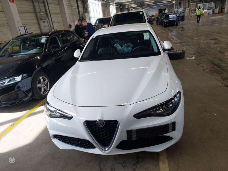 Balts Alfa Romeo Giulia 2016 Kauņa, ar dzinēja tilpumu 2.14 L un nobraukumu 95 tūkst. km par 12550 €, foto 3 vietnē AUTOMOTO.COM.LV