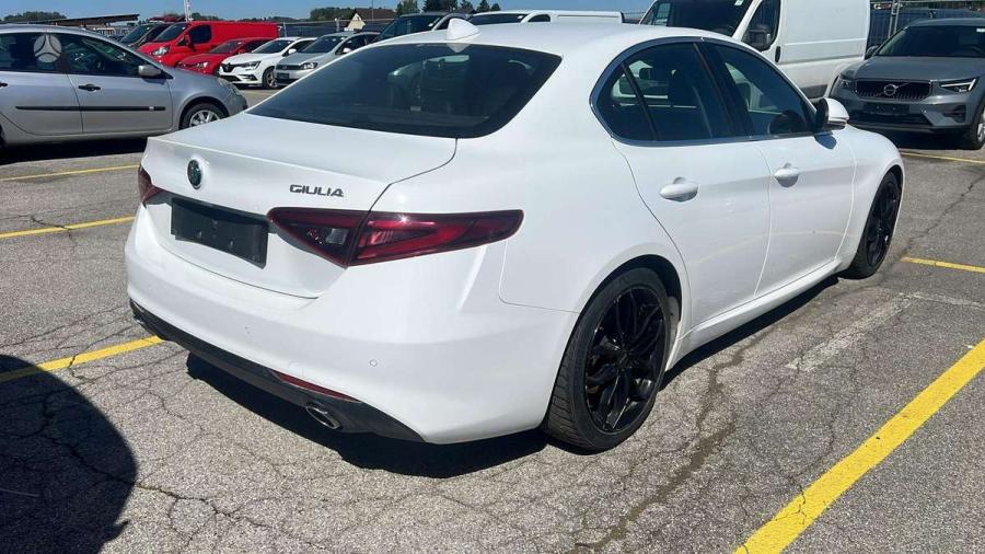 Balts Alfa Romeo Giulia 2016 Kauņa, ar dzinēja tilpumu 2.14 L un nobraukumu 95 tūkst. km par 12550 €, foto 10 vietnē AUTOMOTO.COM.LV