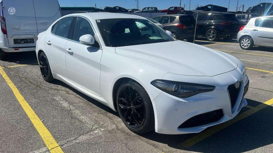 Balts Alfa Romeo Giulia 2016 Kauņa, ar dzinēja tilpumu 2.14 L un nobraukumu 95 tūkst. km par 12550 €, foto 11 vietnē AUTOMOTO.COM.LV