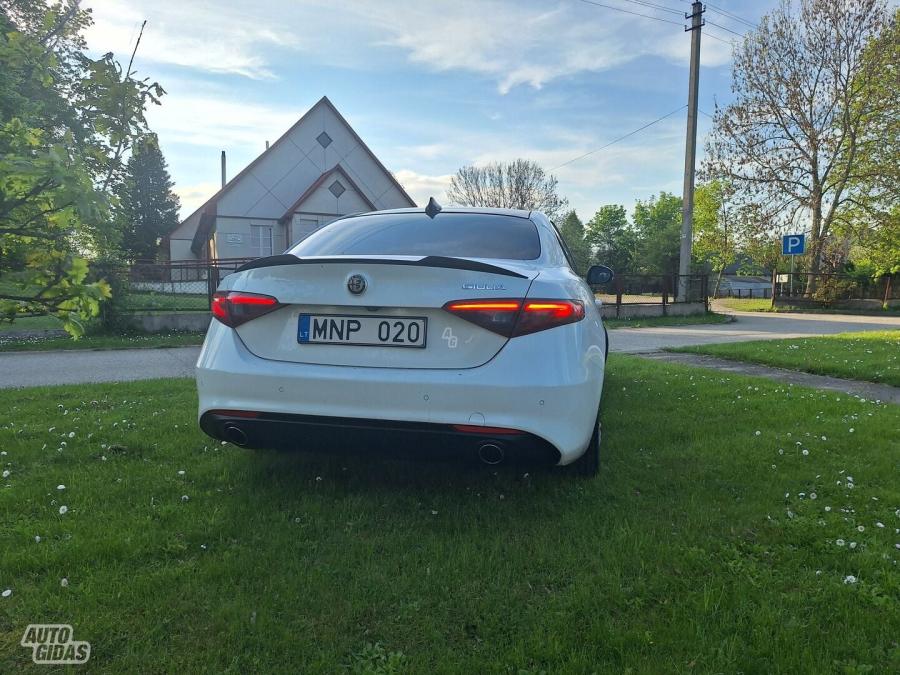 White Alfa Romeo Giulia 2017 in Ignalina, with an engine capacity of 2.10 L and mileage of 240 thousand km for 6750 €, photo 7 on AUTOMOTO.COM.LV