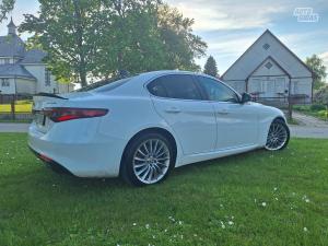 White Alfa Romeo Giulia 2017 in Ignalina, with an engine capacity of 2.10 L and mileage of 240 thousand km for 6750 €, photo 8 on AUTOMOTO.COM.LV