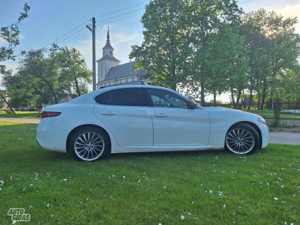 White Alfa Romeo Giulia 2017 in Ignalina, with an engine capacity of 2.10 L and mileage of 240 thousand km for 6750 €, photo 8 on AUTOMOTO.COM.LV