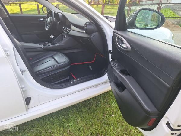 White Alfa Romeo Giulia 2017 in Ignalina, with an engine capacity of 2.10 L and mileage of 240 thousand km for 6750 €, photo 10 on AUTOMOTO.COM.LV