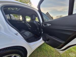 White Alfa Romeo Giulia 2017 in Ignalina, with an engine capacity of 2.10 L and mileage of 240 thousand km for 6750 €, photo 12 on AUTOMOTO.COM.LV