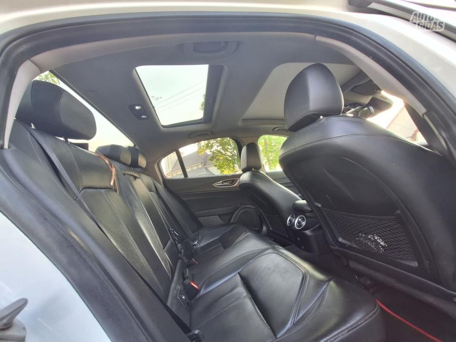 White Alfa Romeo Giulia 2017 in Ignalina, with an engine capacity of 2.10 L and mileage of 240 thousand km for 6750 €, photo 13 on AUTOMOTO.COM.LV