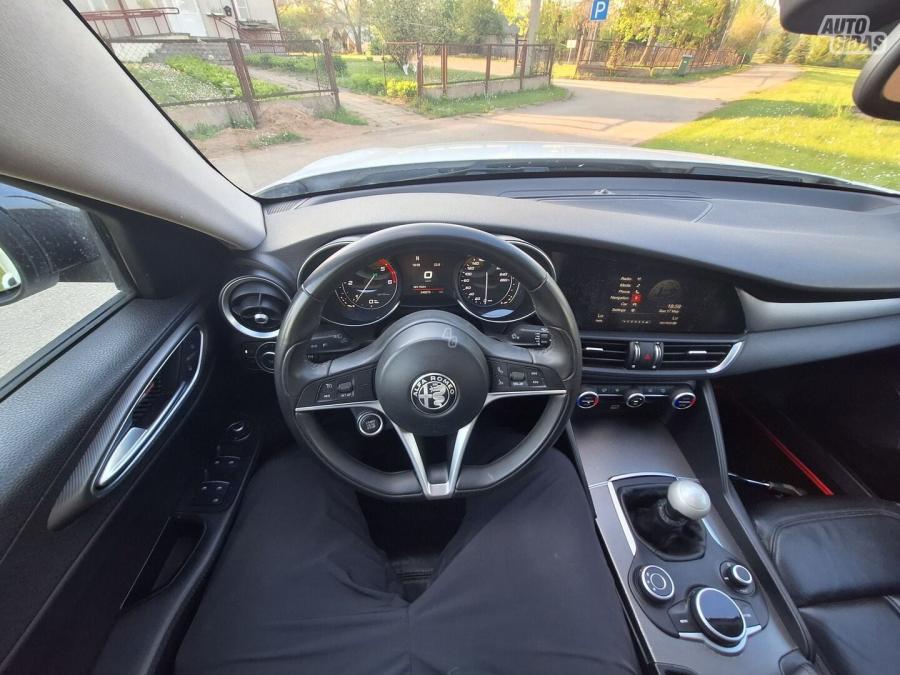 White Alfa Romeo Giulia 2017 in Ignalina, with an engine capacity of 2.10 L and mileage of 240 thousand km for 6750 €, photo 20 on AUTOMOTO.COM.LV