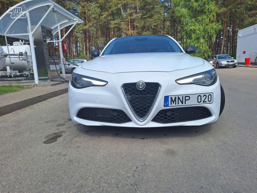 White Alfa Romeo Giulia 2017 in Ignalina, with an engine capacity of 2.10 L and mileage of 240 thousand km for 6750 €, photo 23 on AUTOMOTO.COM.LV