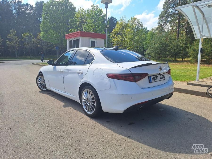 White Alfa Romeo Giulia 2017 in Ignalina, with an engine capacity of 2.10 L and mileage of 240 thousand km for 6750 €, photo 24 on AUTOMOTO.COM.LV