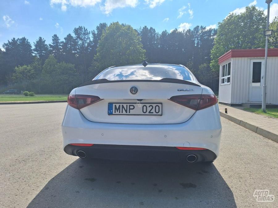 White Alfa Romeo Giulia 2017 in Ignalina, with an engine capacity of 2.10 L and mileage of 240 thousand km for 6750 €, photo 25 on AUTOMOTO.COM.LV