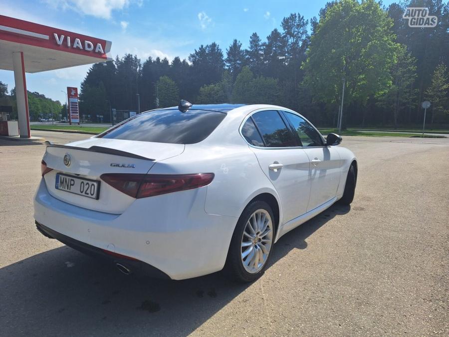 White Alfa Romeo Giulia 2017 in Ignalina, with an engine capacity of 2.10 L and mileage of 240 thousand km for 6750 €, photo 28 on AUTOMOTO.COM.LV