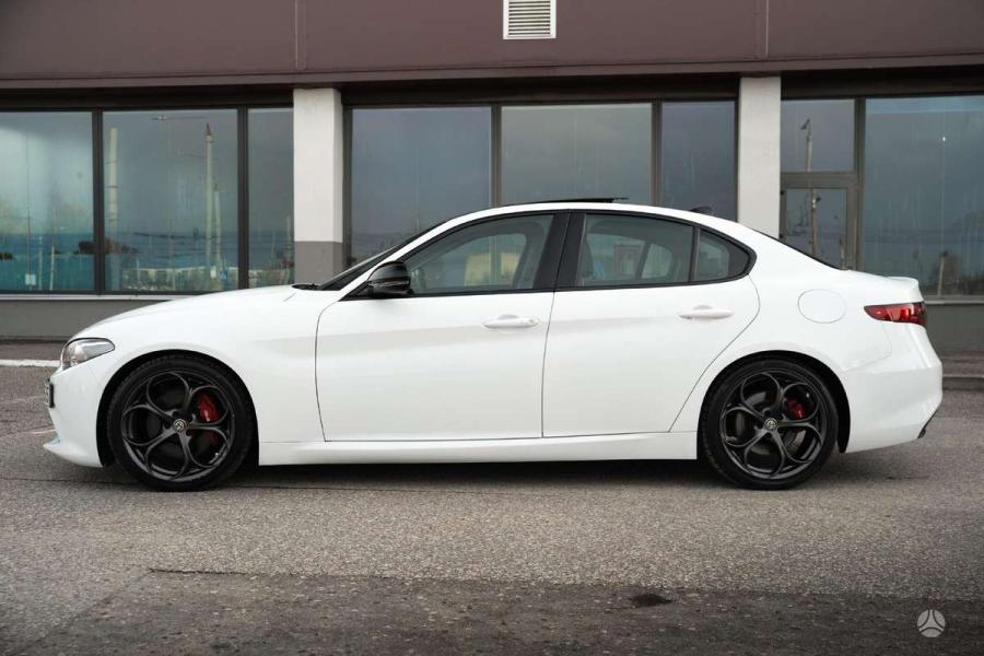 Balts Alfa Romeo Giulia 2018 Viļņa, ar dzinēja tilpumu 2.00 L un nobraukumu 78 tūkst. km par 18450 €, foto 2 vietnē AUTOMOTO.COM.LV