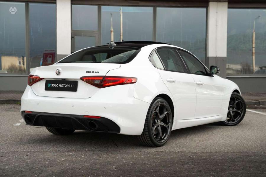 Balts Alfa Romeo Giulia 2018 Viļņa, ar dzinēja tilpumu 2.00 L un nobraukumu 78 tūkst. km par 18450 €, foto 4 vietnē AUTOMOTO.COM.LV