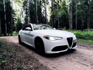 White Alfa Romeo Giulia 2018 in Siauliai, with an engine capacity of 2.00 L and mileage of 71 thousand km for 21400 €, photo 4 on AUTOMOTO.COM.LV