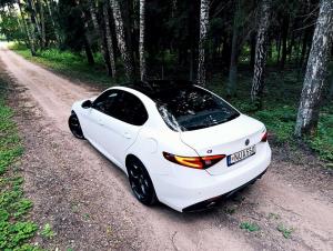 White Alfa Romeo Giulia 2018 in Siauliai, with an engine capacity of 2.00 L and mileage of 71 thousand km for 21400 €, photo 6 on AUTOMOTO.COM.LV