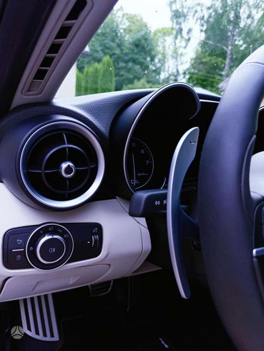 White Alfa Romeo Giulia 2018 in Siauliai, with an engine capacity of 2.00 L and mileage of 71 thousand km for 21400 €, photo 16 on AUTOMOTO.COM.LV