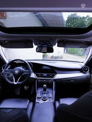 White Alfa Romeo Giulia 2018 in Siauliai, with an engine capacity of 2.00 L and mileage of 71 thousand km for 21400 €, photo 17 on AUTOMOTO.COM.LV