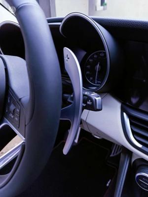 White Alfa Romeo Giulia 2018 in Siauliai, with an engine capacity of 2.00 L and mileage of 71 thousand km for 21400 €, photo 18 on AUTOMOTO.COM.LV