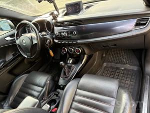 Melns Alfa Romeo Giulietta 2010 Rīga, ar dzinēja tilpumu 1.60 L un nobraukumu 324 tūkst. km par 3300 €, foto 3 vietnē AUTOMOTO.COM.LV