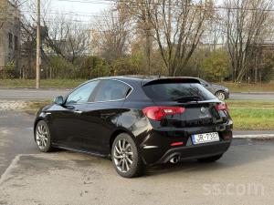 Melns Alfa Romeo Giulietta 2010 Rīga, ar dzinēja tilpumu 1.60 L un nobraukumu 324 tūkst. km par 3300 €, foto 4 vietnē AUTOMOTO.COM.LV