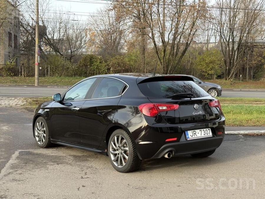 Melns Alfa Romeo Giulietta 2010 Rīga, ar dzinēja tilpumu 1.60 L un nobraukumu 324 tūkst. km par 3300 €, foto 4 vietnē AUTOMOTO.COM.LV