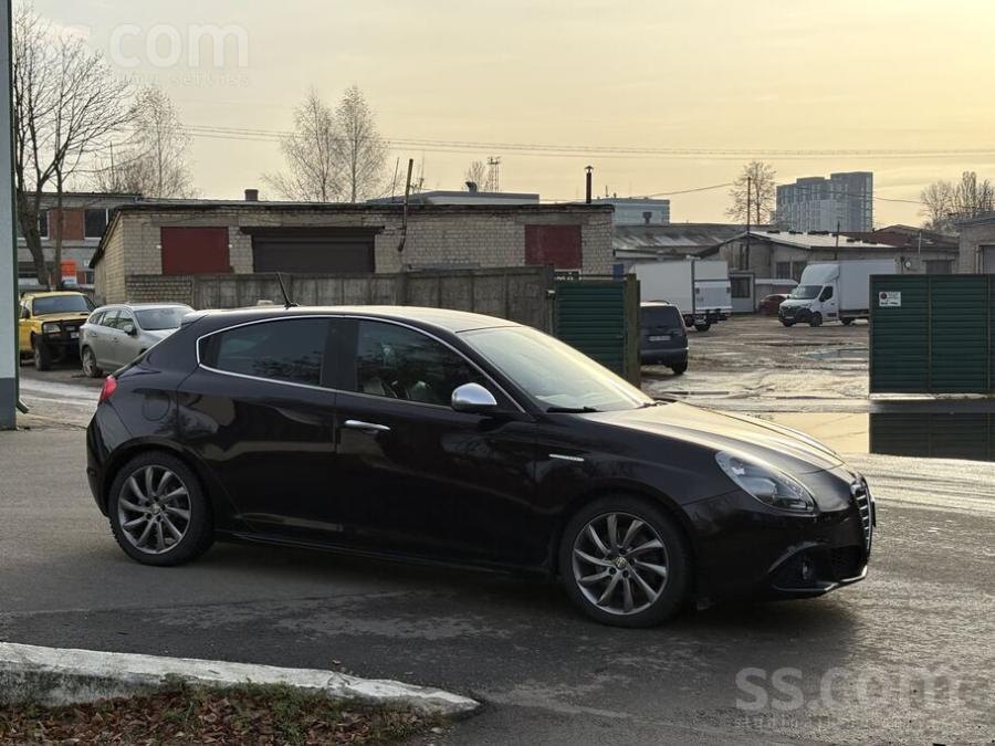 Melns Alfa Romeo Giulietta 2010 Rīga, ar dzinēja tilpumu 1.60 L un nobraukumu 324 tūkst. km par 3300 €, foto 5 vietnē AUTOMOTO.COM.LV