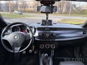 Melns Alfa Romeo Giulietta 2010 Rīga, ar dzinēja tilpumu 1.60 L un nobraukumu 324 tūkst. km par 3300 €, foto 6 vietnē AUTOMOTO.COM.LV