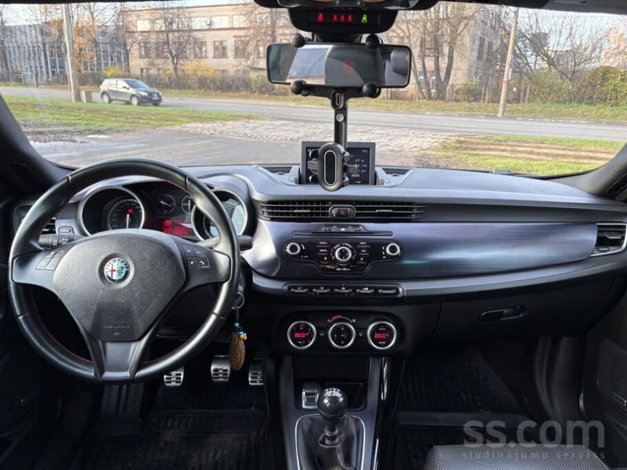 Melns Alfa Romeo Giulietta 2010 Rīga, ar dzinēja tilpumu 1.60 L un nobraukumu 324 tūkst. km par 3300 €, foto 6 vietnē AUTOMOTO.COM.LV