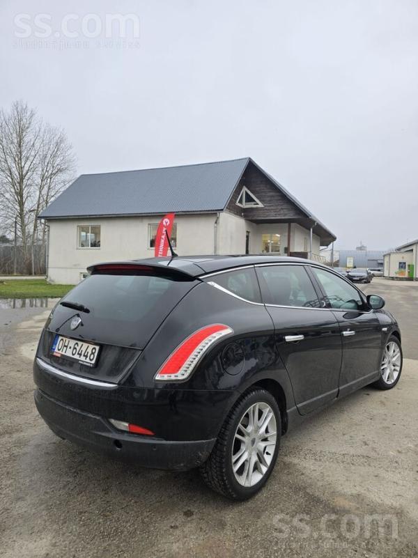 Black Alfa Romeo Giulietta 2010 in Riga, with an engine capacity of 1.90 L and mileage of 242 thousand km for 3200 €, photo 3 on AUTOMOTO.COM.LV