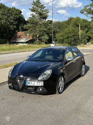 Alfa Romeo Giulietta 2010 in Kaunas on AUTOMOTO.COM.LV Black Alfa Romeo Giulietta 2010 in Kaunas, with an engine capacity of 1.37 L and mileage of 167 thousand km for 3990 €, photo 1 on AUTOMOTO.COM.LV