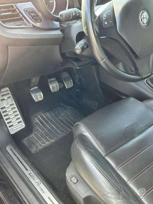 Melns Alfa Romeo Giulietta 2010 Kauņa, ar dzinēja tilpumu 1.37 L un nobraukumu 167 tūkst. km par 3990 €, foto 18 vietnē AUTOMOTO.COM.LV