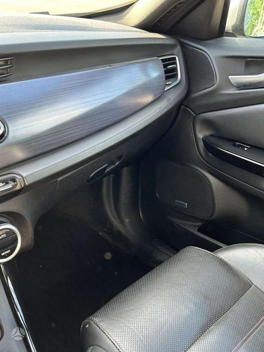Melns Alfa Romeo Giulietta 2010 Kauņa, ar dzinēja tilpumu 1.37 L un nobraukumu 167 tūkst. km par 3990 €, foto 22 vietnē AUTOMOTO.COM.LV