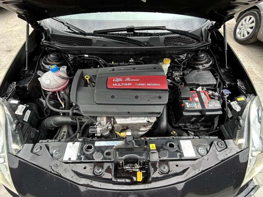 Melns Alfa Romeo Giulietta 2010 Kauņa, ar dzinēja tilpumu 1.37 L un nobraukumu 167 tūkst. km par 3990 €, foto 24 vietnē AUTOMOTO.COM.LV