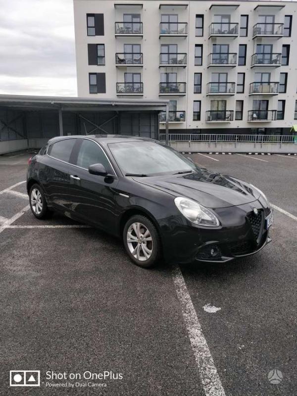 Melns Alfa Romeo Giulietta 2011 Viļņa, ar dzinēja tilpumu 1.37 L un nobraukumu 118 tūkst. km par 4200 €, foto 4 vietnē AUTOMOTO.COM.LV