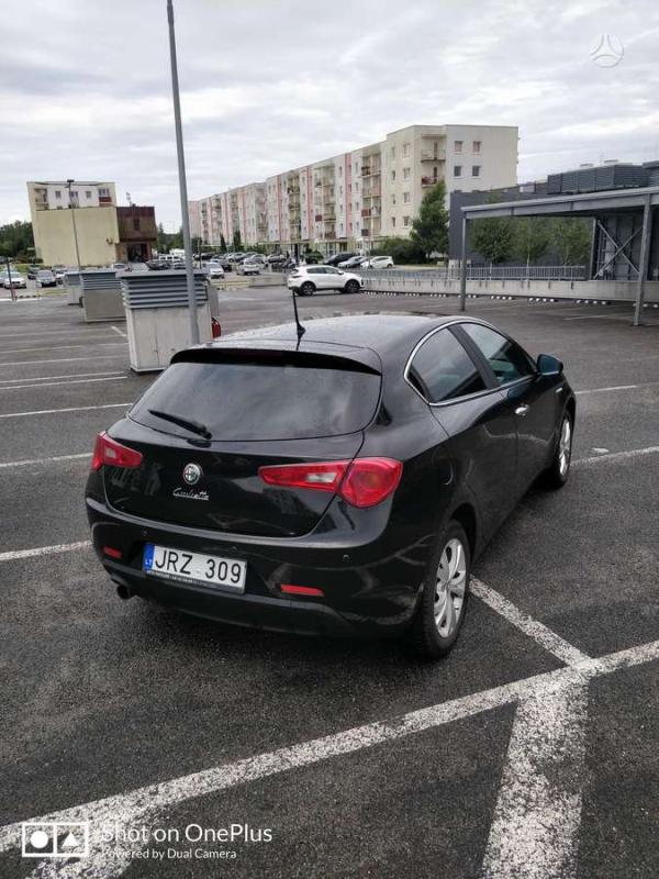 Melns Alfa Romeo Giulietta 2011 Viļņa, ar dzinēja tilpumu 1.37 L un nobraukumu 118 tūkst. km par 4200 €, foto 5 vietnē AUTOMOTO.COM.LV